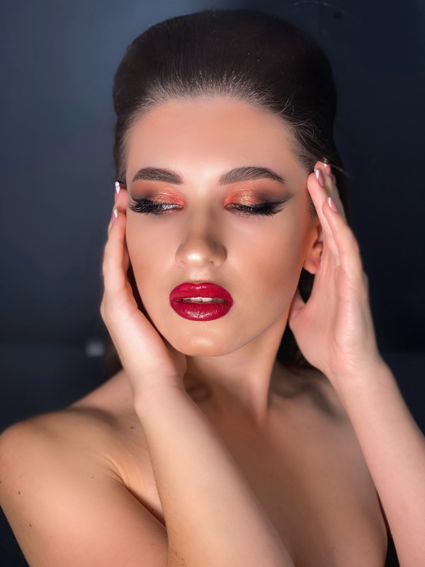 Макияж с красной помадой на день рождения 37 фото макияжа 2023